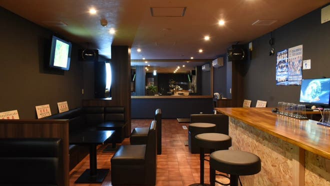ダーツ・カラオケ・ボドゲ・DJまで!学生の集まりやオフ会、宴会も気軽に貸切できる、ミナミの遊べるBAR!の写真1