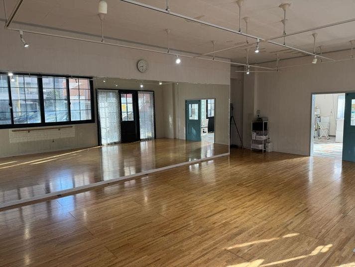 【鏡・音響】完備のレンタルダンススタジオ（更衣室・待合室あり）の写真3