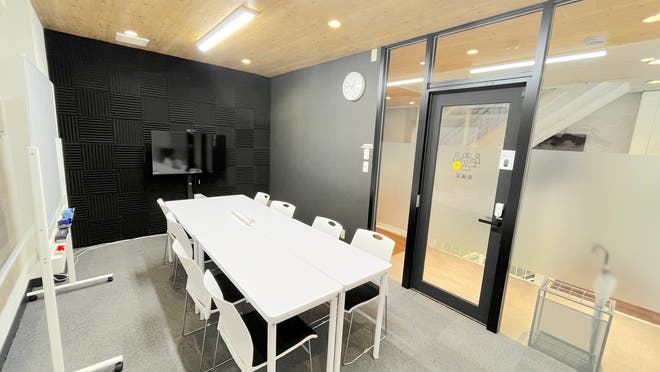 オビヤギルド中会議室。Web会議に最適、10人着席可能です。3階にあります。の写真1