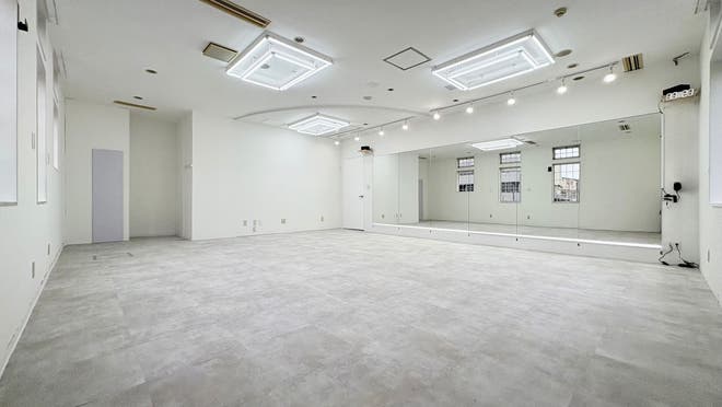 自然光が差し込む!開放的な撮影スタジオ🌿✨の写真1