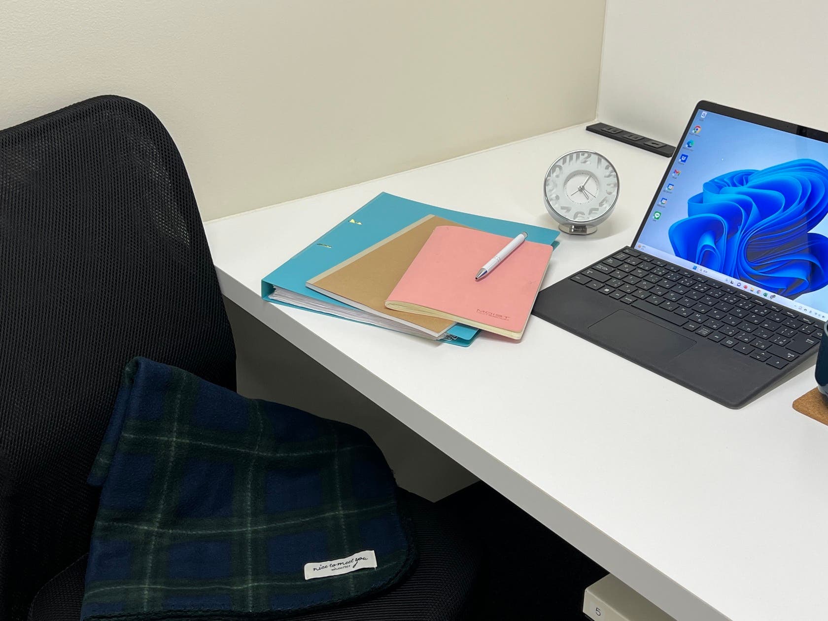 1名用広々半個室４ (モニターなし)　PC作業/Web会議/休憩/ちょっとしたパウダールームにも　※完全個室ではありません※の写真1