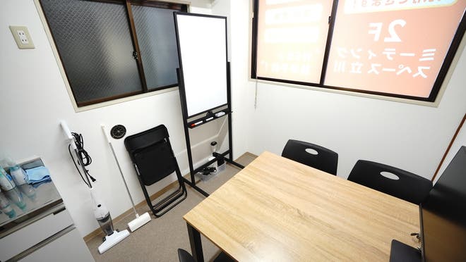 <ミーティングスペース立川>立川駅徒歩5分🚃4名収容🪑Wi-Fi📶モニター🖥️会議/商談/面談/ワークショップの写真2