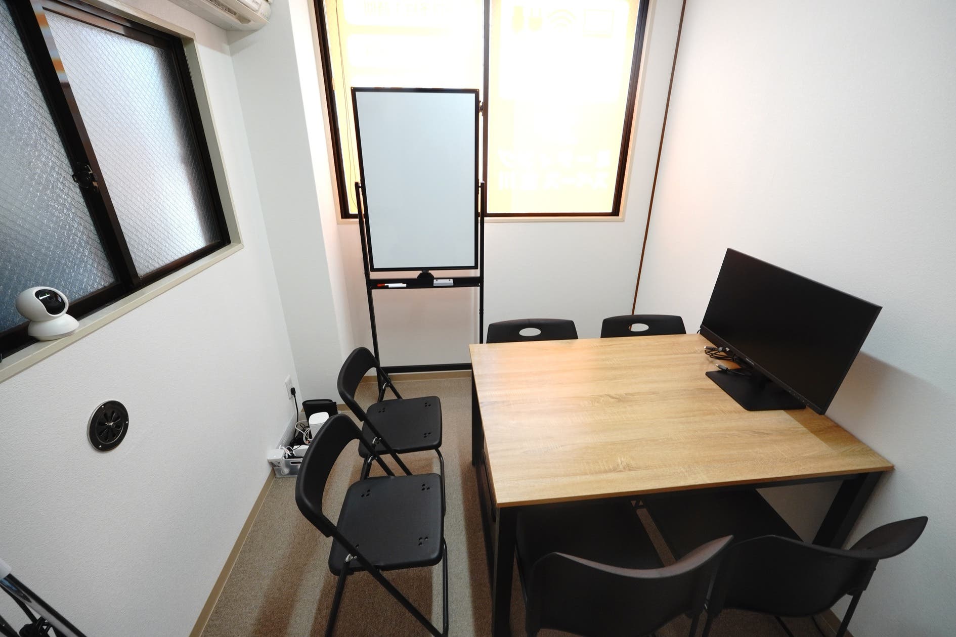 ＜ミーティングスペース立川＞立川駅徒歩5分🚃4名収容🪑Wi-Fi📶モニター🖥️会議/商談/面談/ワークショップの写真6