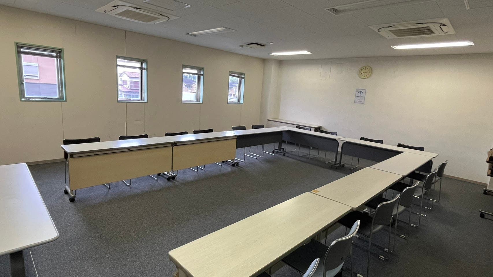 【成田空港から車約15分】30名対応の貸会議室｜無料駐車場40台・Wi-Fi｜研修・講習会・面接にの写真3