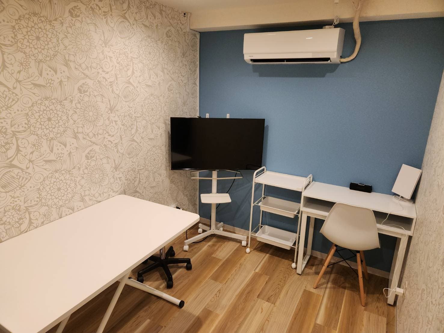 国立駅1分／少人数のサークル、ヨガ教室等に最適な個室レンタルスペース　Room2の写真1