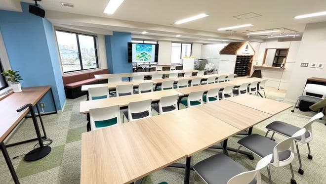 【紙屋町徒歩5分】75インチモニター完備のセミナー・イベントルームの写真1