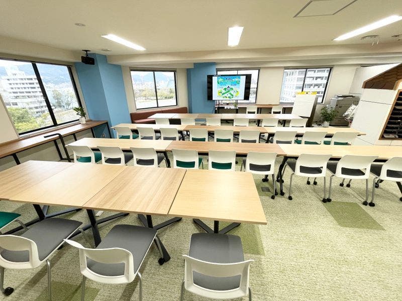 【紙屋町徒歩５分】75インチモニター完備のセミナー・イベントルームの写真2