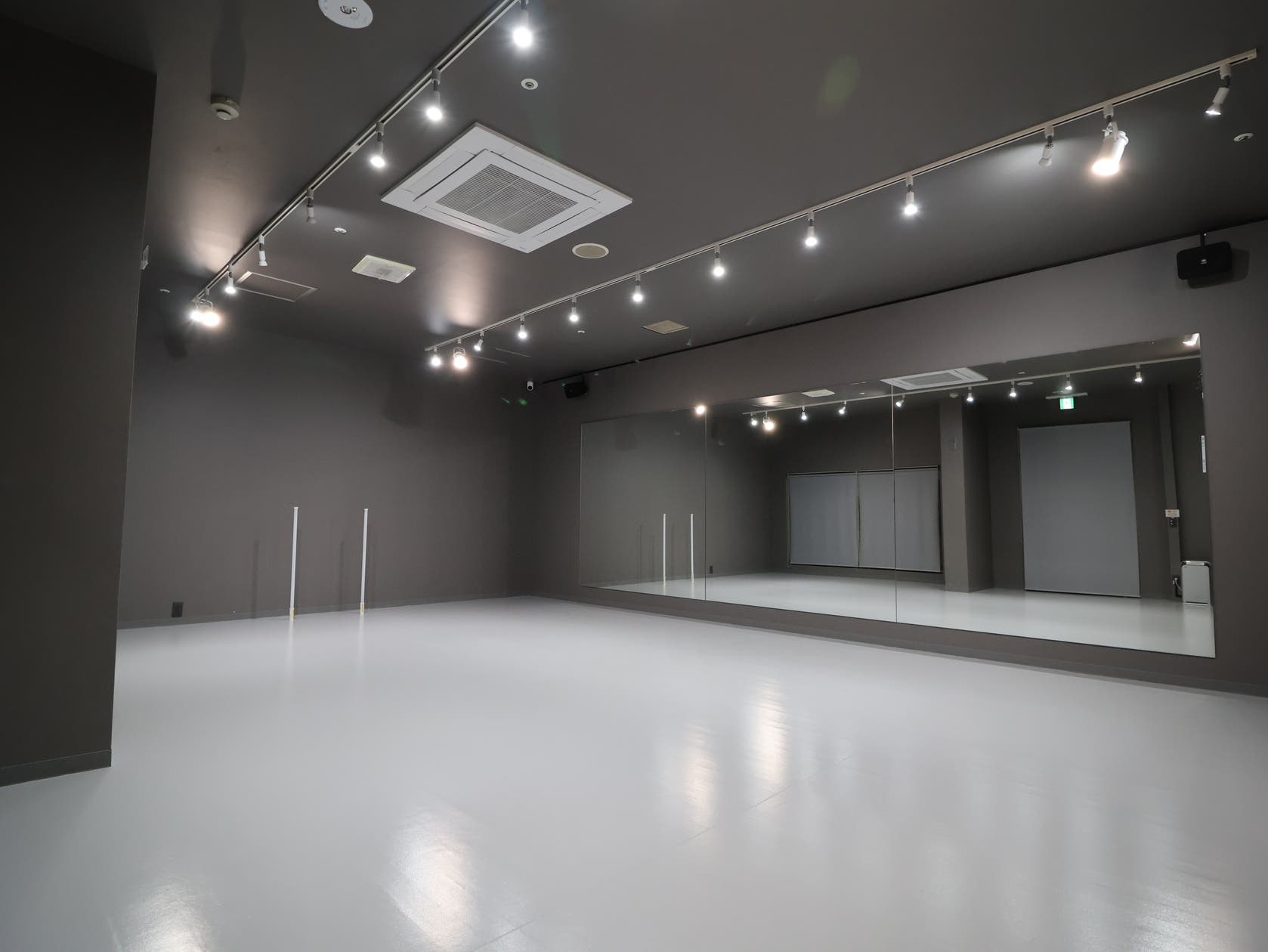 地下鉄駅直結ビル内でアクセス抜群！オシャレな内装でSNS映え☆レンタルダンススタジオ♪無料駐車場完備！の写真10