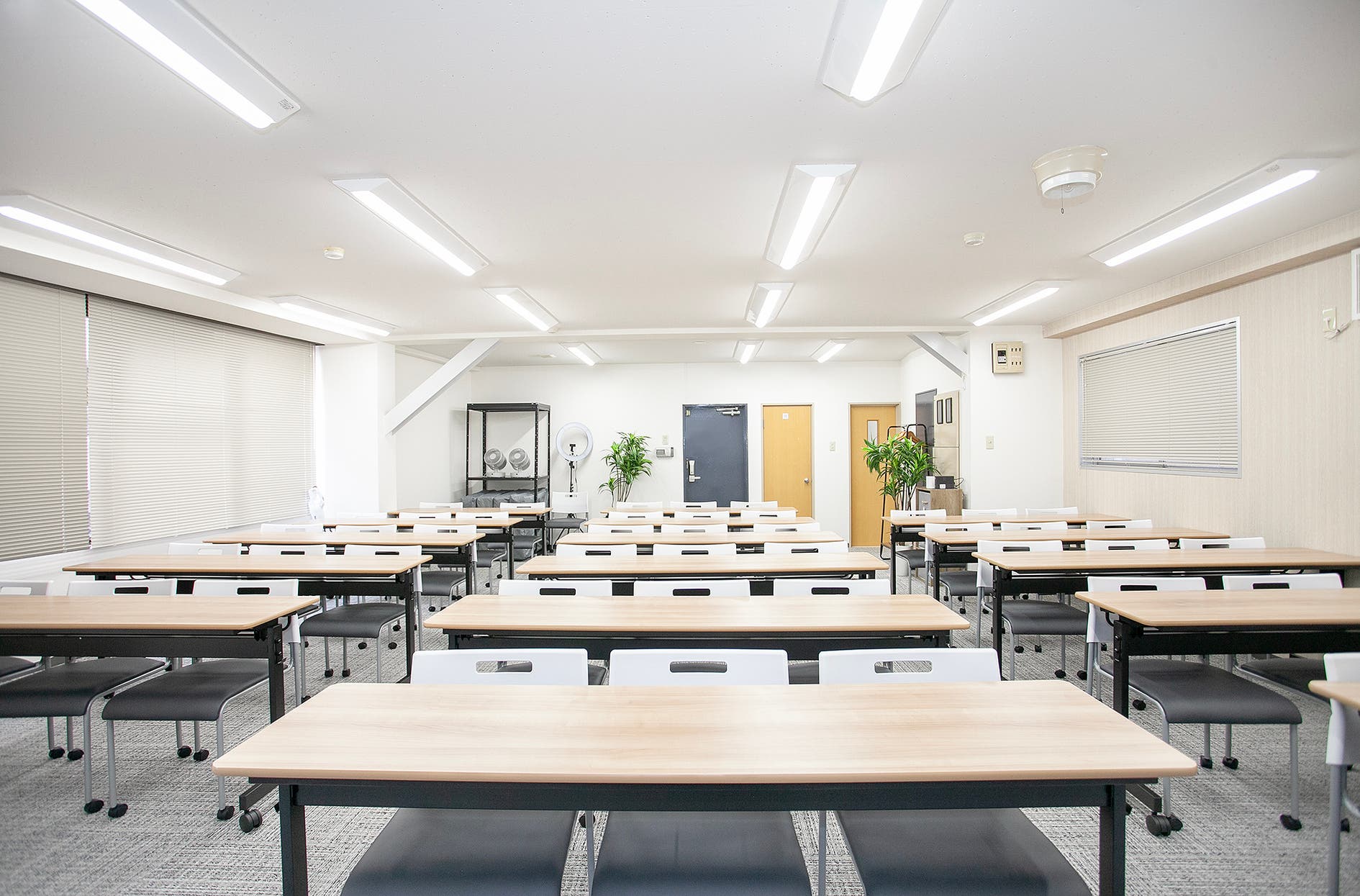 【ROOMs八王子店】【最大47名】会議・セミナー・整体・エステ研修｜施術ベッド4台｜JR八王子駅5分の写真17