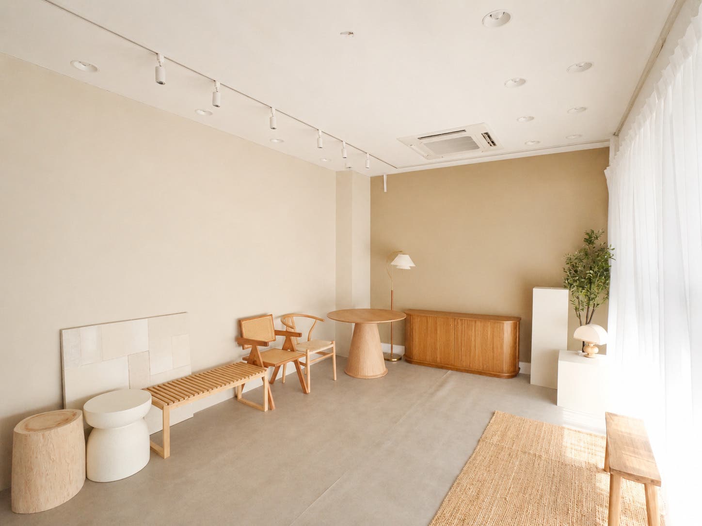 【日本橋馬喰町】1F路面店・シャッター開放可🪟自然光たっぷりナチュラルモダン🪑アパレル|展示会|物撮り|ポートレート|ペットの写真1
