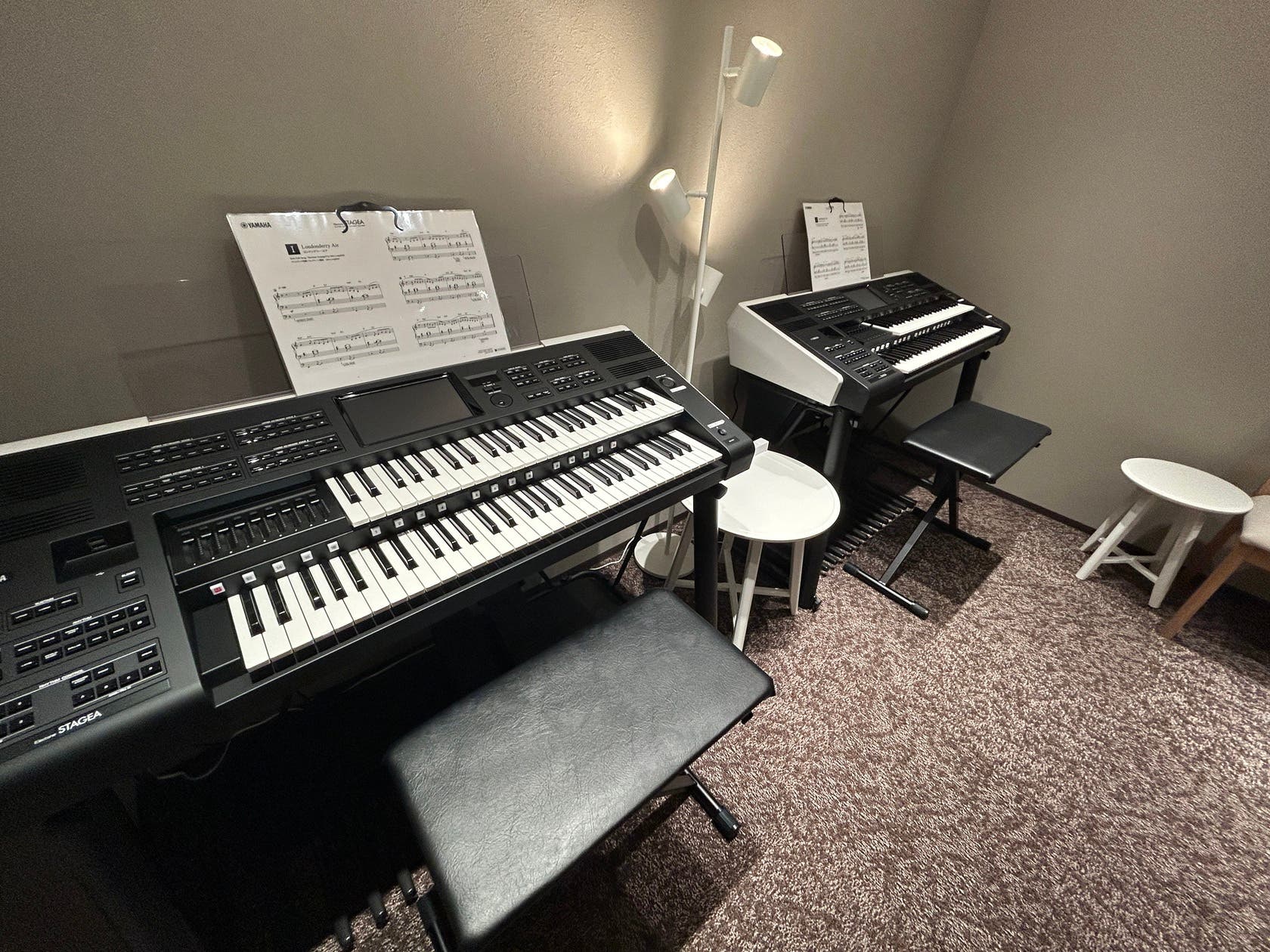 【横浜駅徒歩５分】7.70㎡/最新エレクトーン2台備え付きの音楽ルーム（ルービー横浜 room2）の写真2