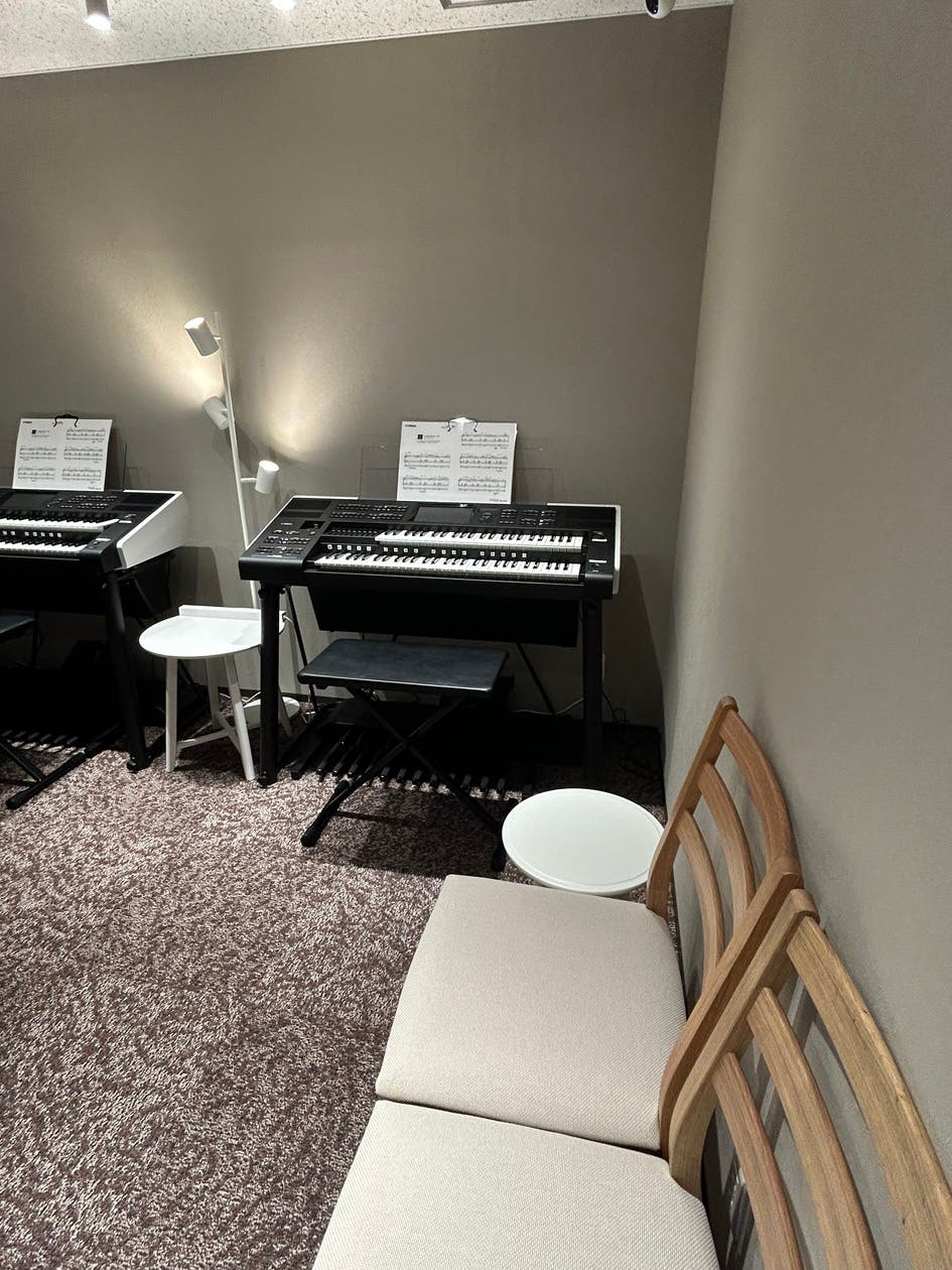 【横浜駅徒歩５分】7.70㎡/最新エレクトーン2台備え付きの音楽ルーム（ルービー横浜 room2）の写真3