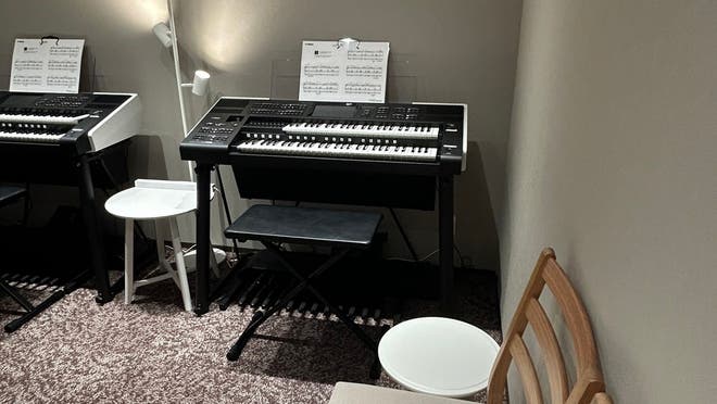 【横浜駅徒歩5分】7.70㎡/最新エレクトーン2台備え付きの音楽ルーム(ルービー横浜 room2)の写真3