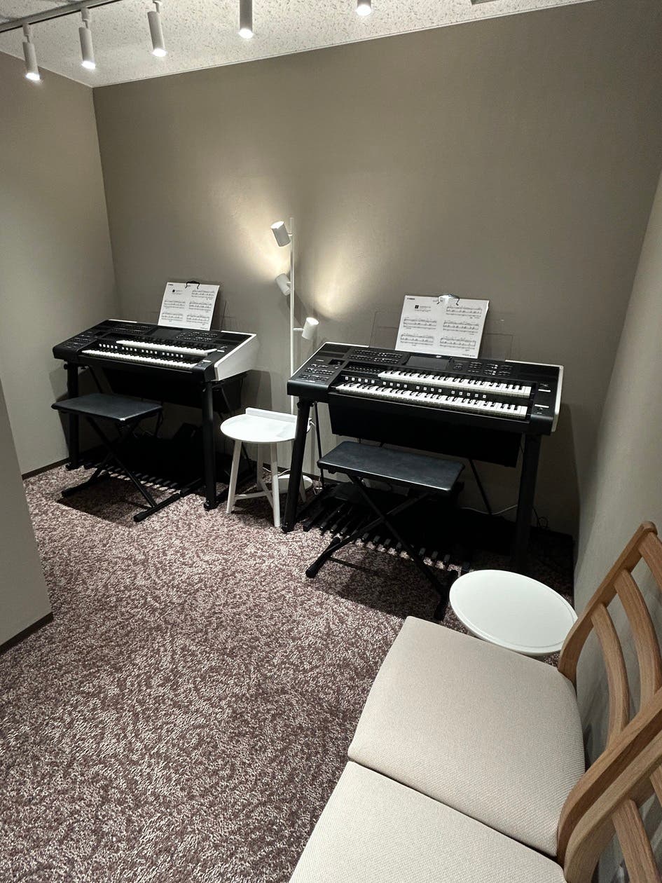 【横浜駅徒歩５分】7.70㎡/最新エレクトーン2台備え付きの音楽ルーム（ルービー横浜 room2）の写真4