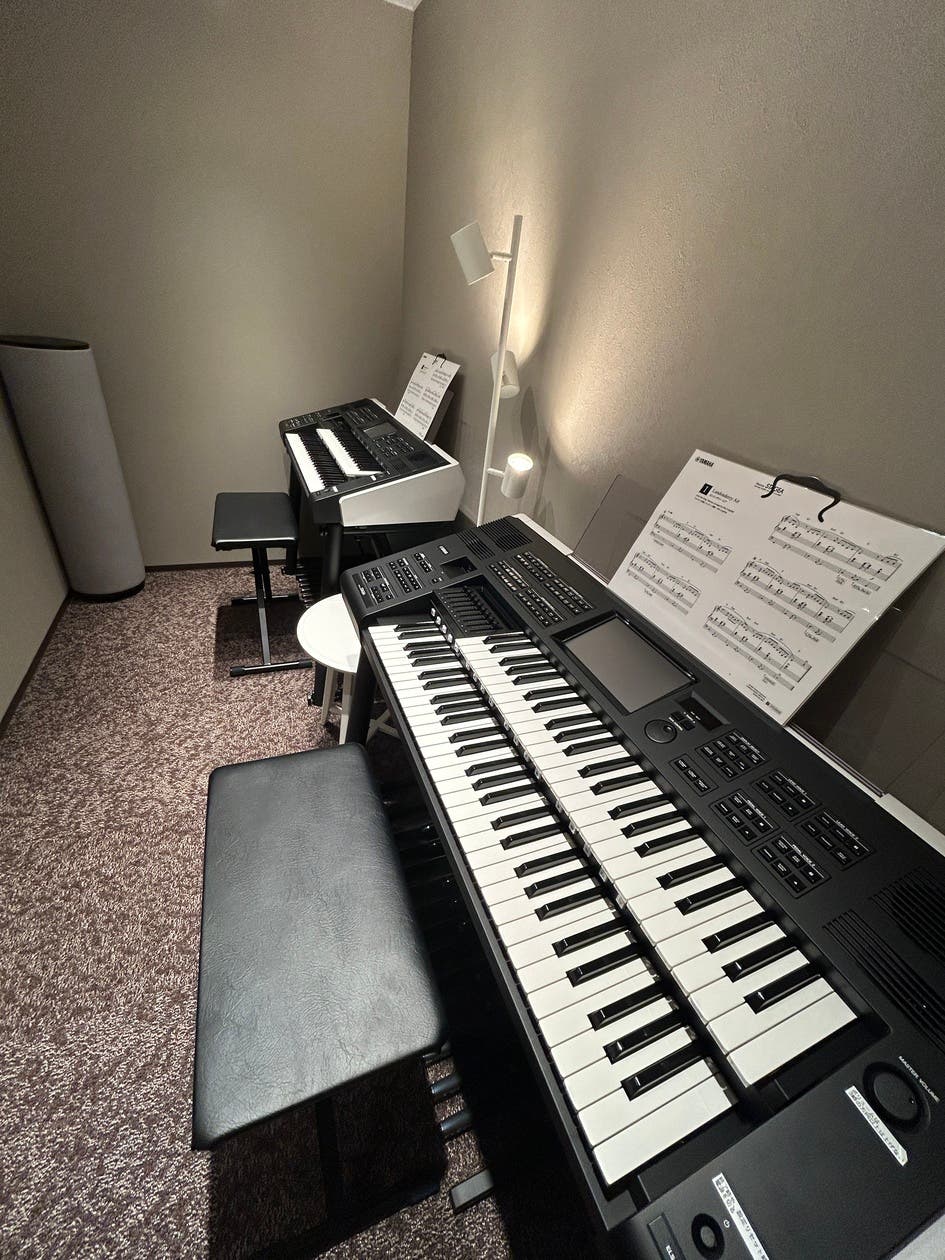 【横浜駅徒歩５分】7.70㎡/最新エレクトーン2台備え付きの音楽ルーム（ルービー横浜 room2）の写真6