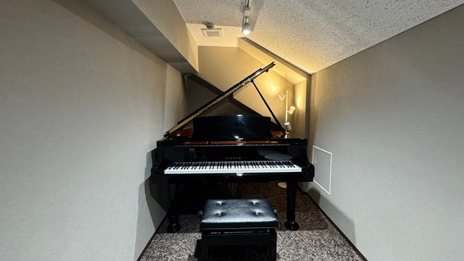 【横浜駅徒歩5分】7.90㎡/グランドピアノ備え付きの音楽ルーム(ルービー横浜 room3)の写真2