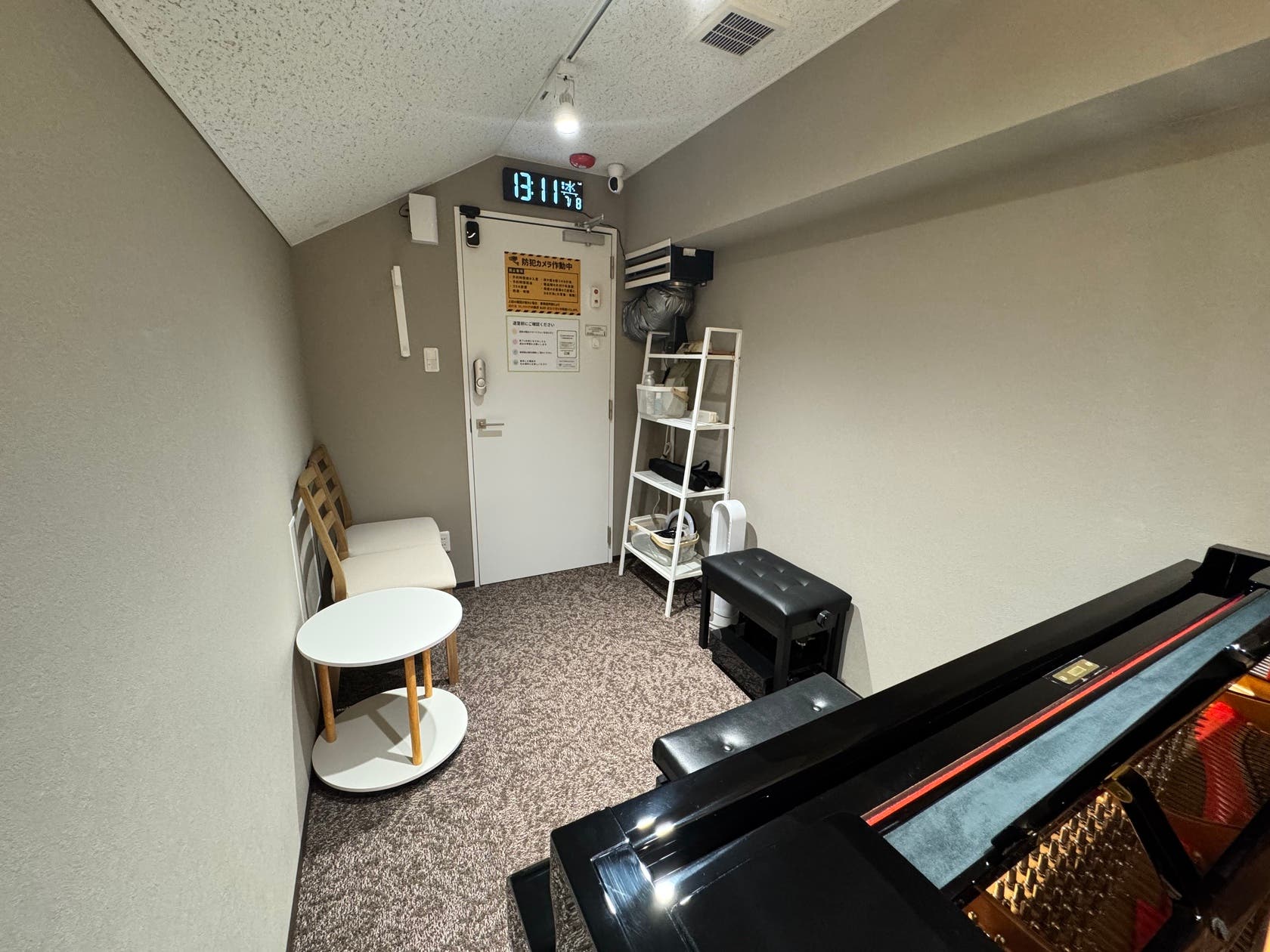 【横浜駅徒歩５分】7.90㎡/グランドピアノ備え付きの音楽ルーム（ルービー横浜 room3）の写真3