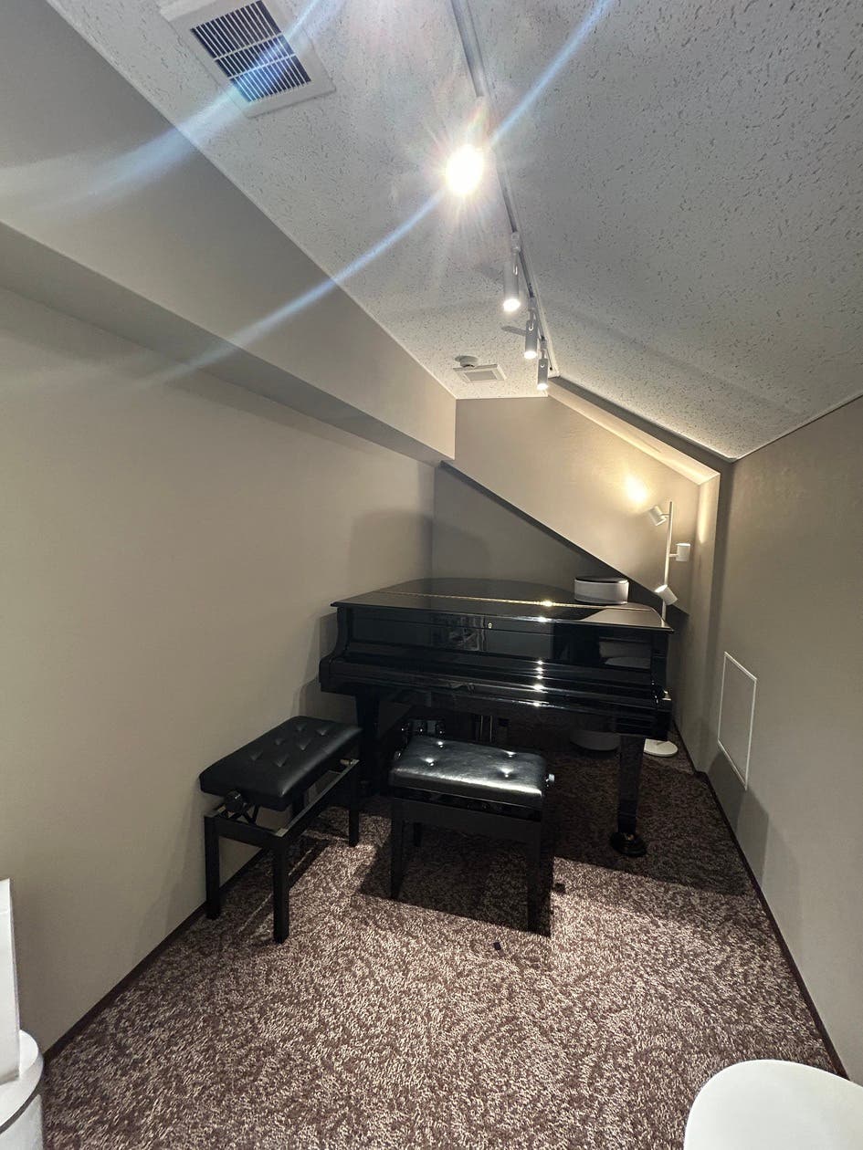 【横浜駅徒歩５分】7.90㎡/グランドピアノ備え付きの音楽ルーム（ルービー横浜 room3）の写真6
