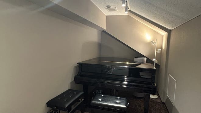 【横浜駅徒歩5分】7.90㎡/グランドピアノ備え付きの音楽ルーム(ルービー横浜 room3)の写真6