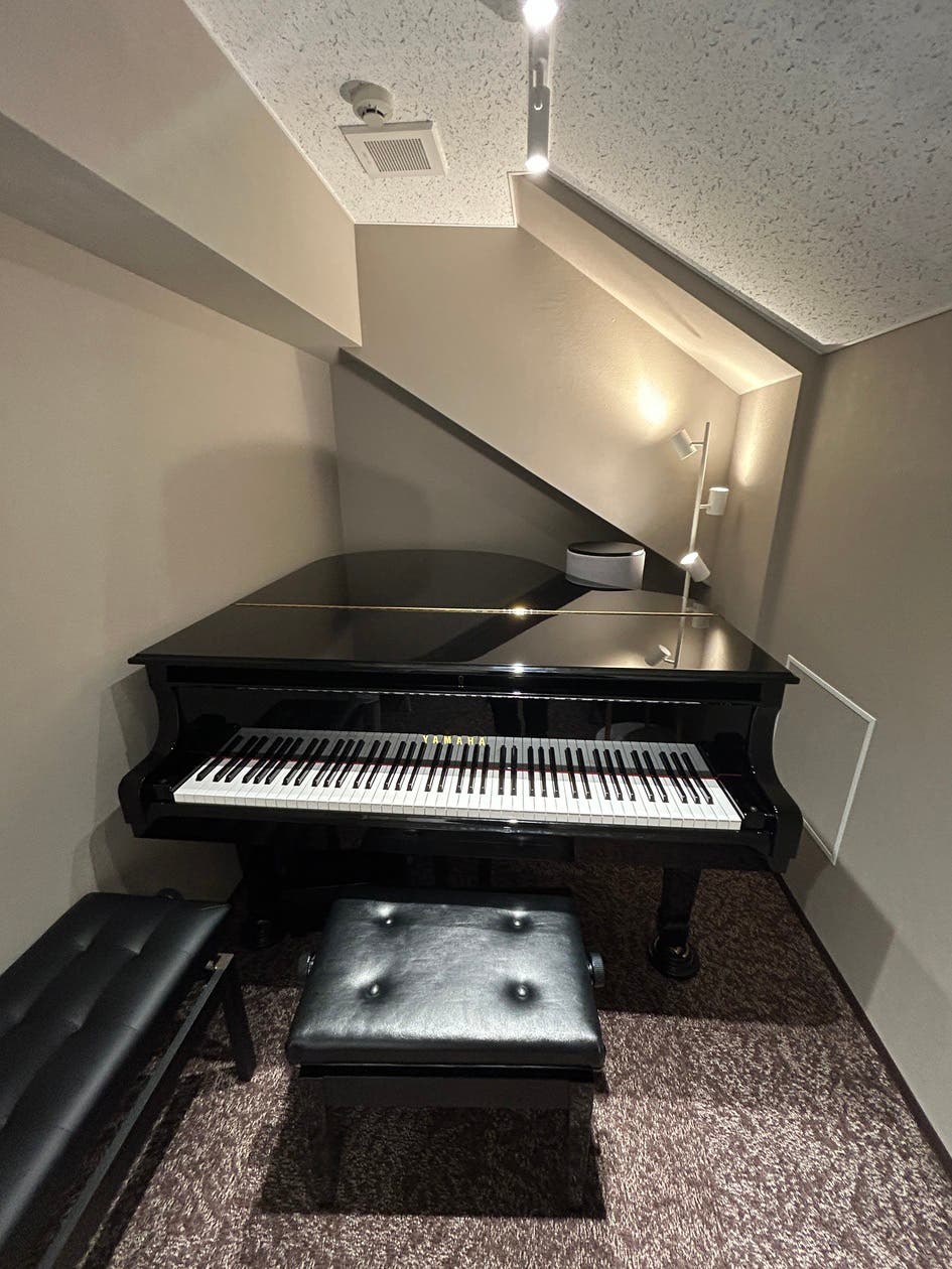 【横浜駅徒歩５分】7.90㎡/グランドピアノ備え付きの音楽ルーム（ルービー横浜 room3）の写真9