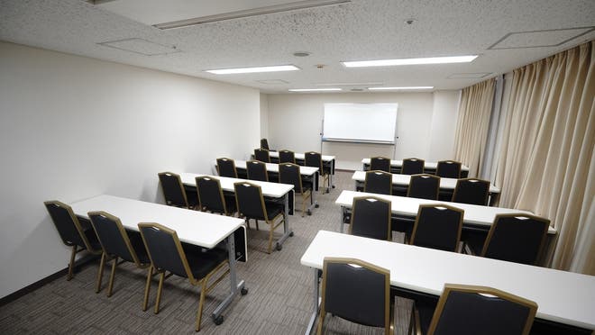 <横浜桜木町ワシントンホテル貸会議室ローズ2>桜木町駅徒歩1分🚃35名収容🪑光回線Wi-Fi📶セミナー/研修/会議の写真3