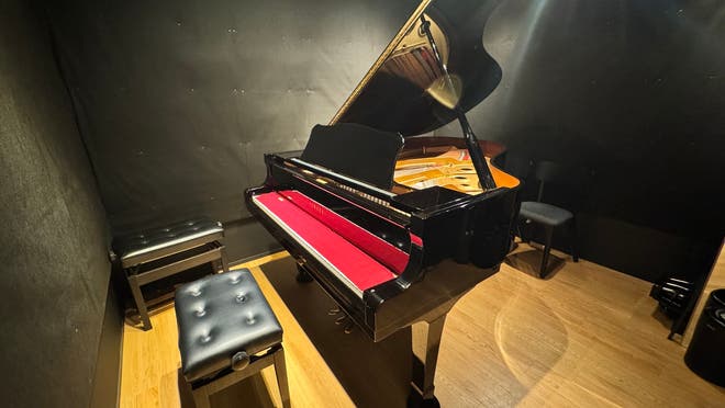 【渋谷駅徒歩3分】9.70㎡/グランドピアノ備え付きの音楽スタジオ(ルービー渋谷2nd room4)の写真1