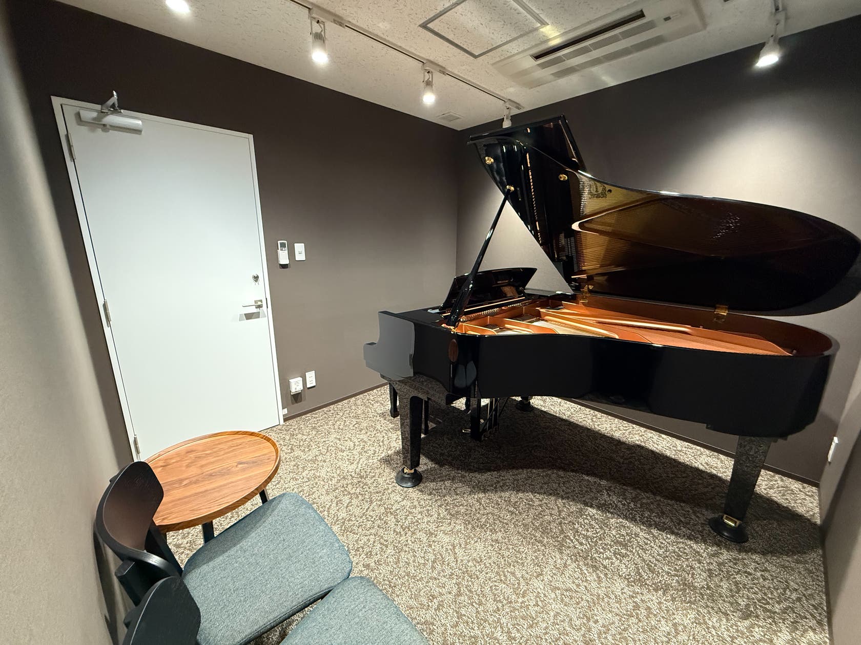 【用賀駅徒歩３分】8.57㎡/大型グランドピアノ備え付きの音楽ルーム（ルービー用賀 room2）の写真2