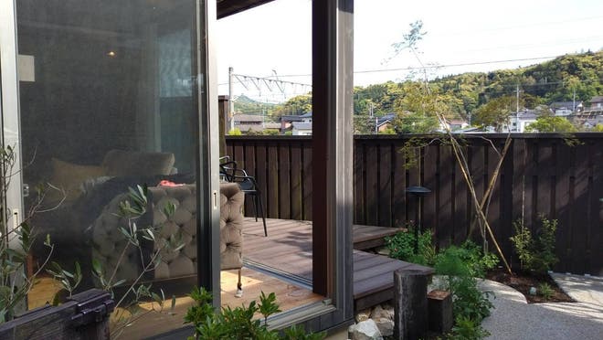 まるごと戸建て貸切✨広々キッチン✨Wi-Fi✨ウッドデッキ・庭✨24時間✨スピーカー🎵各種VOD|YouTubeの写真7