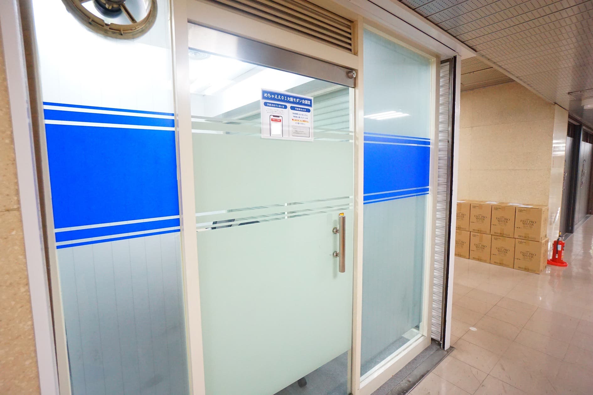 ＜めっちゃええ01大阪モダン会議室＞大阪駅/北新地駅直結🚃Wi-Fi📶モニター🖥️会議/商談/面談/ワークショップの写真8