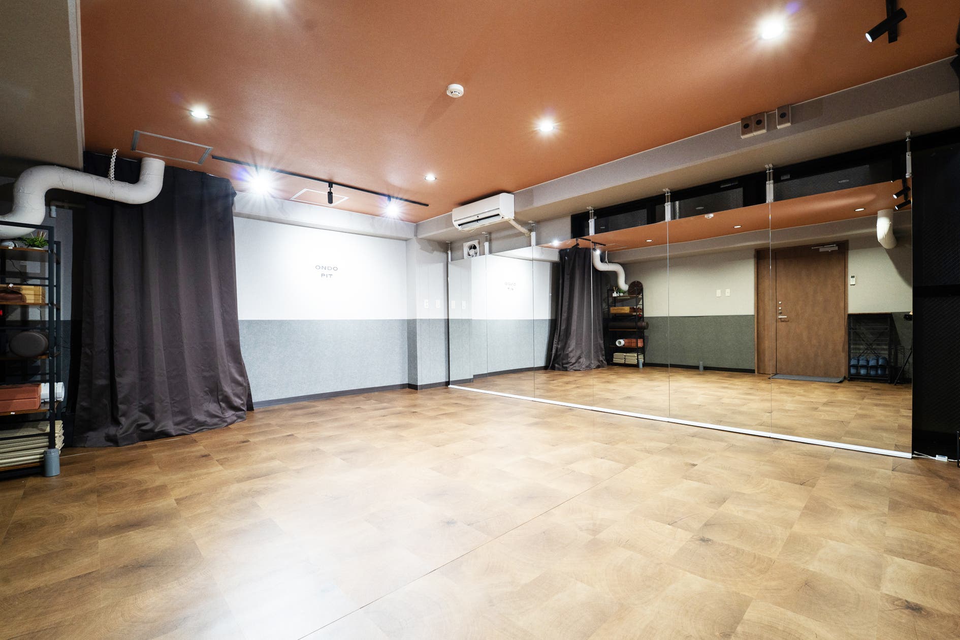 NEW!【巣鴨駅5分】大型鏡4.8ｍ広さ30㎡の地下スタジオでダンス・歌や楽器練習・トレーニング・演劇におすすめの写真1