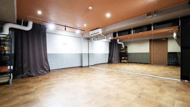NEW!【巣鴨駅5分】大型鏡4.8m広さ30㎡の地下スタジオでダンス・歌や楽器練習・トレーニング・演劇におすすめの写真1