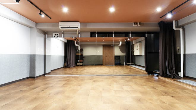 NEW!【巣鴨駅5分】大型鏡4.8m広さ30㎡の地下スタジオでダンス・歌や楽器練習・トレーニング・演劇におすすめの写真2