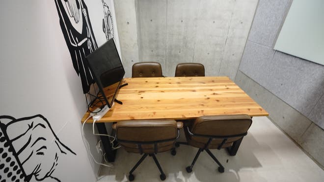 <MAKUAI WORK 下北沢 ミーティングルームNo.2>下北沢駅徒歩2分コワーキングスペース✨4名収容個室会議室🖥️の写真4