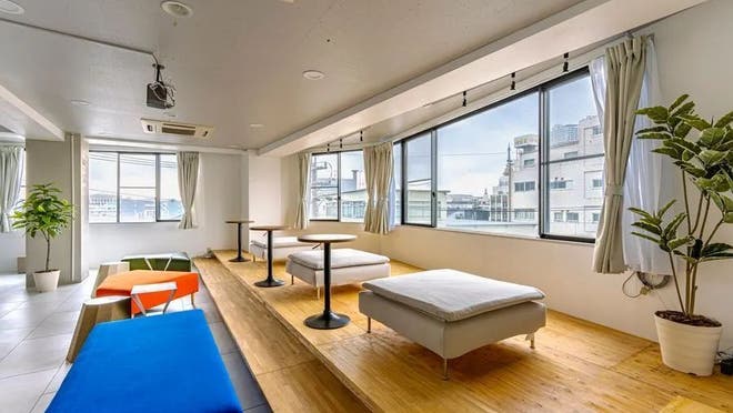 【金山駅5分】広々64㎡!自然光たっぷりマルチスタジオ/撮影機材&プロジェクター完備|懇親会&ビジネス利用◎_ツナグスペース金山の写真3