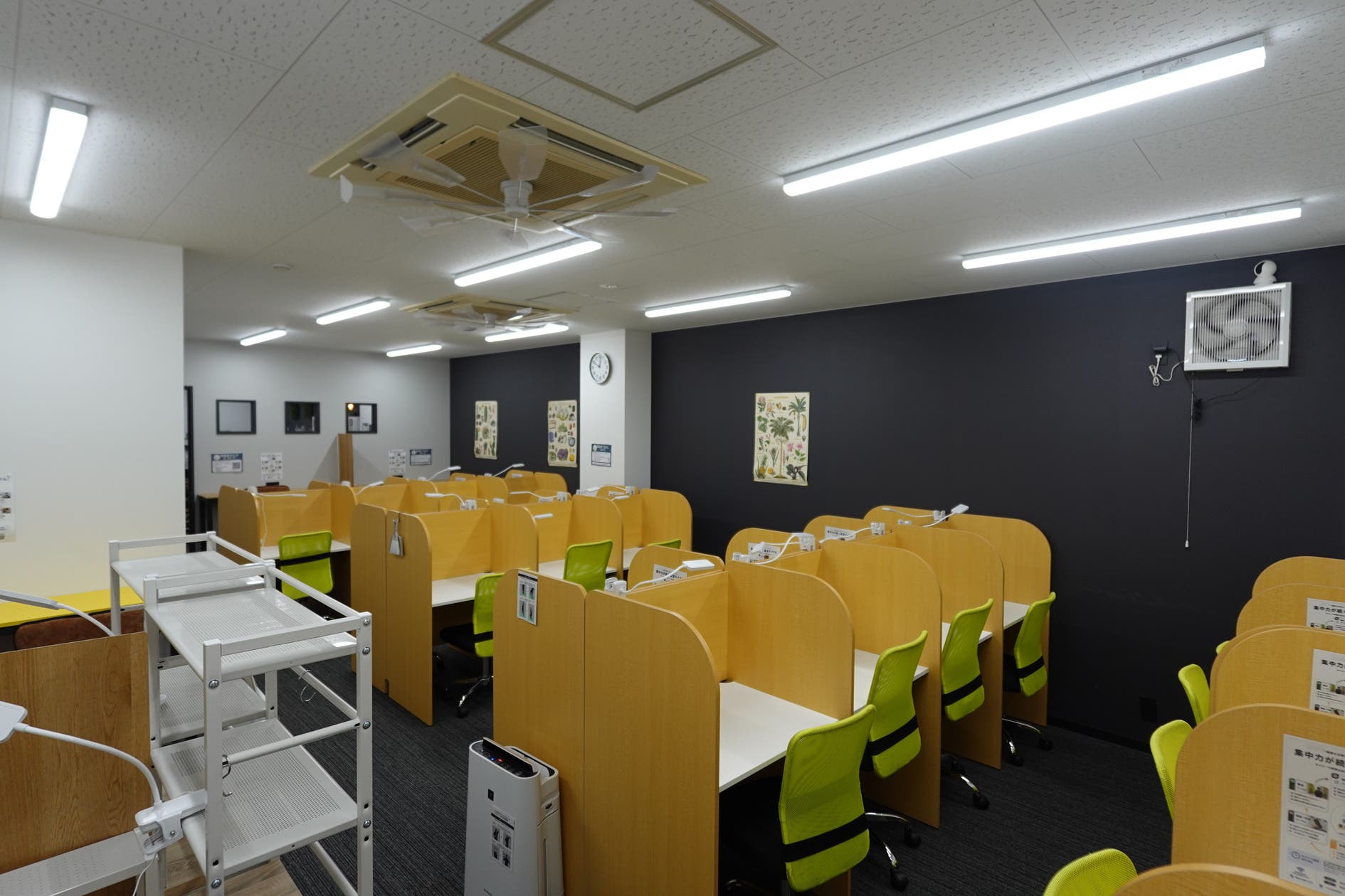 【練馬駅徒歩5分🚶】有料自習室・コワーキングスペースのドロップイン利用｜高速Wi-Fi/複合機/ウォーターサーバー/電源完備の写真3
