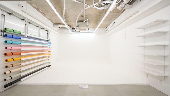 青山一丁目駅から徒歩7分・外苑前駅から徒歩4分|白ホリと背景紙10色が使い放題で無料機材や備品も揃った格安レンタル撮影スタジオの写真2