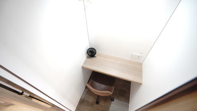 <SpemaBOX_下北沢No.2>完全個室ワークブース💼光回線Wi-Fi📶電源🔌テレワーク/ZOOM/面接/自習/作業の写真3