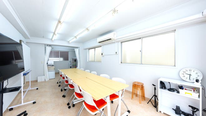 【✨OPEN 特価✨】大塚駅徒歩1分以内!明るい会議室|おしゃれなチェア2台で収録・撮影にも!|控室|対談|備品無料の写真4
