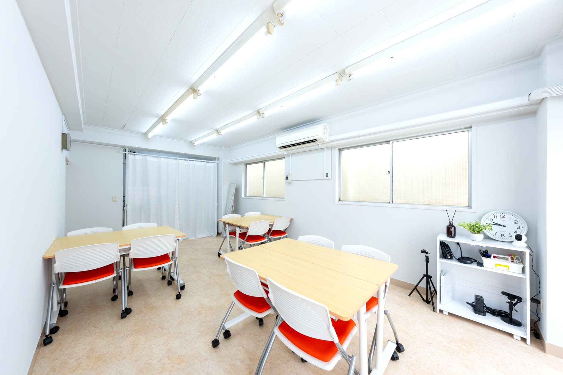 【✨OPEN 特価✨】大塚駅徒歩1分以内！明るい会議室｜おしゃれなチェア2台で収録・撮影にも！｜控室｜対談｜備品無料の写真6