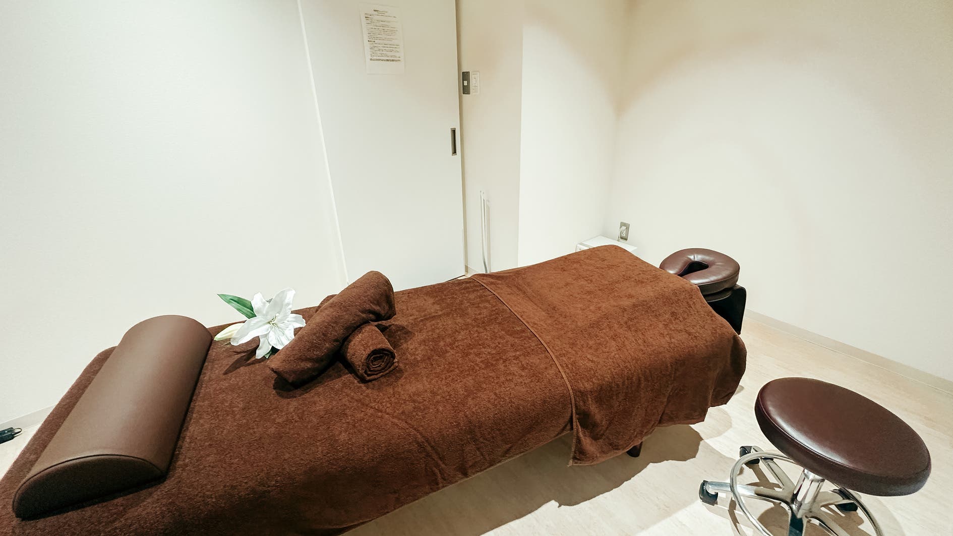 【ROOM4】麻布十番駅近！徒歩1分！今話題の設備が充実したリラクゼーション特化のレンタルシェアサロン！受付スタッフ常駐の写真4