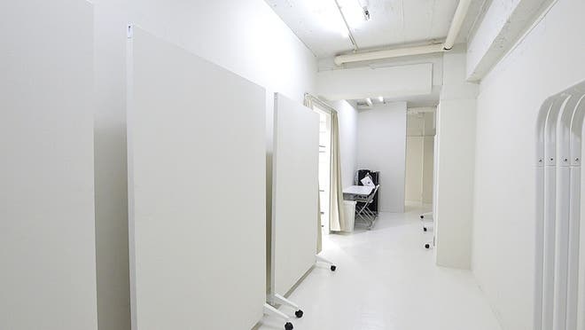 【2F-ワンフロア】約300㎡の広さで自然光が窓からたっぷり差し込む、日当たり良好の明るい撮影スタジオ。【大阪市中央区】の写真3