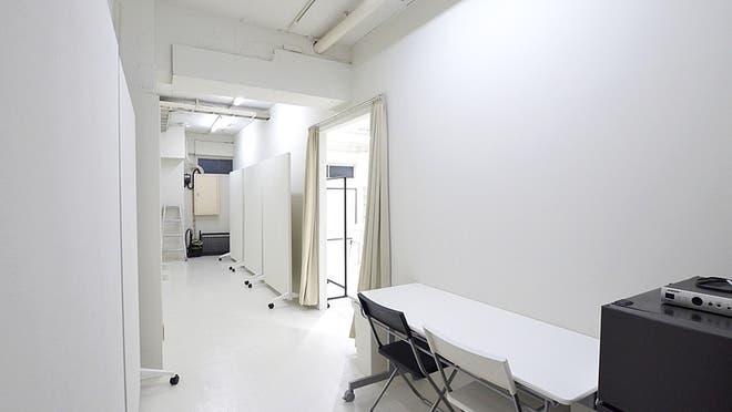 【2F-ワンフロア】約300㎡の広さで自然光が窓からたっぷり差し込む、日当たり良好の明るい撮影スタジオ。【大阪市中央区】の写真4