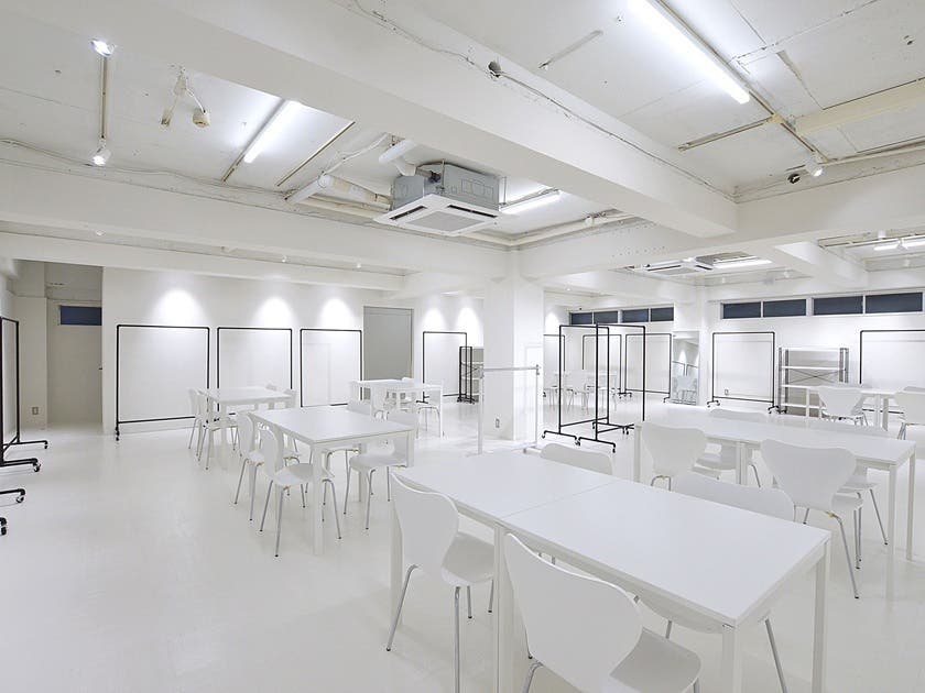 【2F-ワンフロア】約300㎡の広さで自然光が窓からたっぷり差し込む、日当たり良好の明るい撮影スタジオ。【大阪市中央区】の写真6
