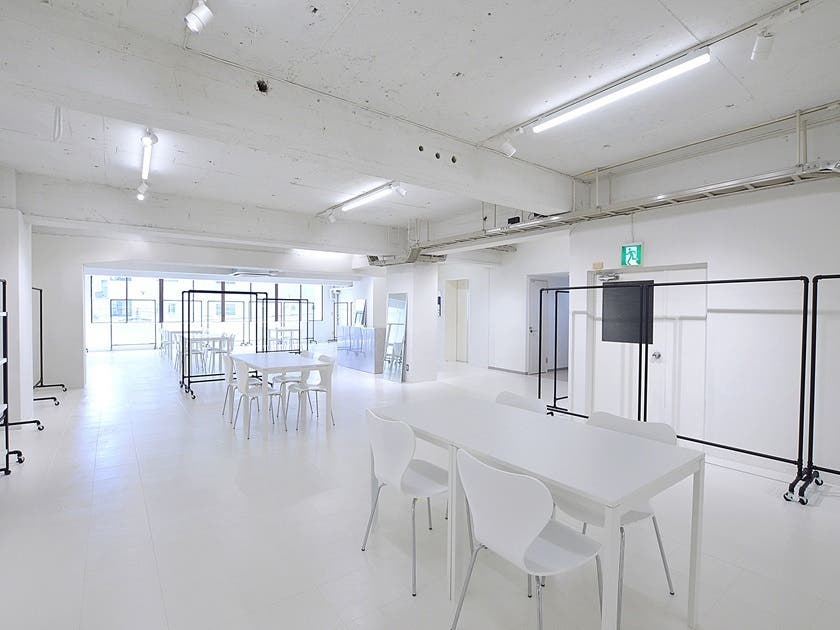 【2F-ワンフロア】約300㎡の広さで自然光が窓からたっぷり差し込む、日当たり良好の明るい撮影スタジオ。【大阪市中央区】の写真8