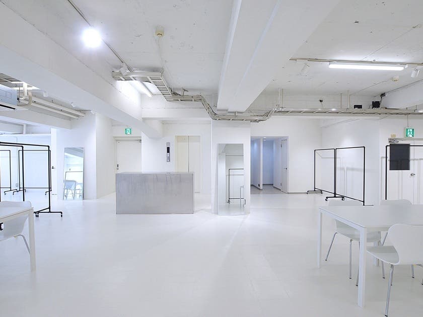 【2F-ワンフロア】約300㎡の広さで自然光が窓からたっぷり差し込む、日当たり良好の明るい撮影スタジオ。【大阪市中央区】の写真9