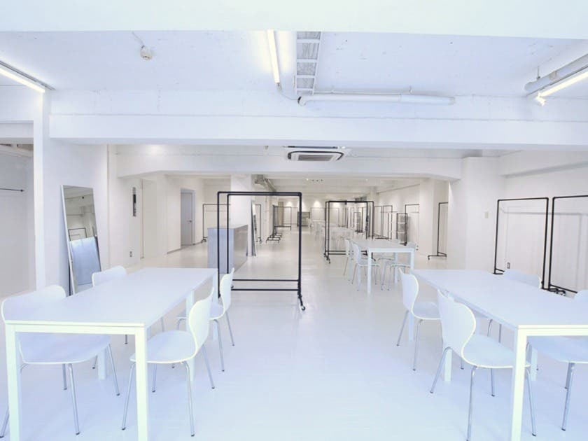 【2F-ワンフロア】約300㎡の広さで自然光が窓からたっぷり差し込む、日当たり良好の明るい撮影スタジオ。【大阪市中央区】の写真11