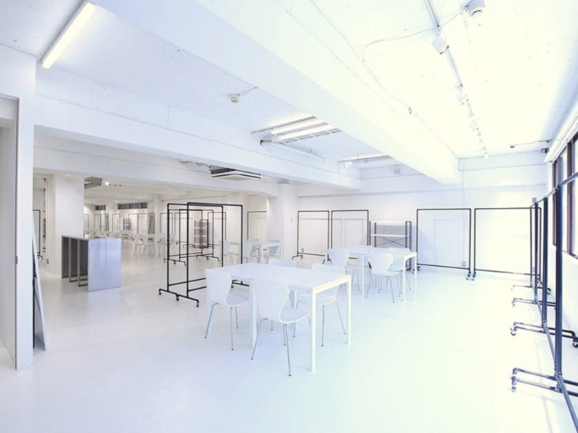【2F-ワンフロア】約300㎡の広さで自然光が窓からたっぷり差し込む、日当たり良好の明るい撮影スタジオ。【大阪市中央区】の写真12