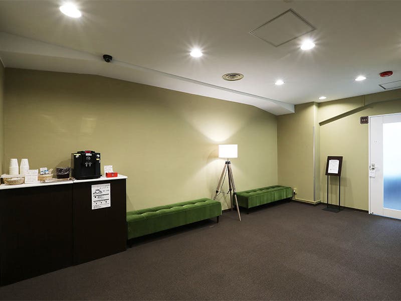 【渋谷駅徒歩30秒！ヒカリエ横のビル】最大6名着席可能！モニター常設！会議、研修、テレワークにも✨飲食持ち込みOK✨の写真3