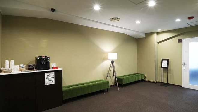 【渋谷駅徒歩30秒!ヒカリエ横のビル】最大6名着席可能!モニター常設!会議、研修、テレワークにも✨飲食持ち込みOK✨の写真3