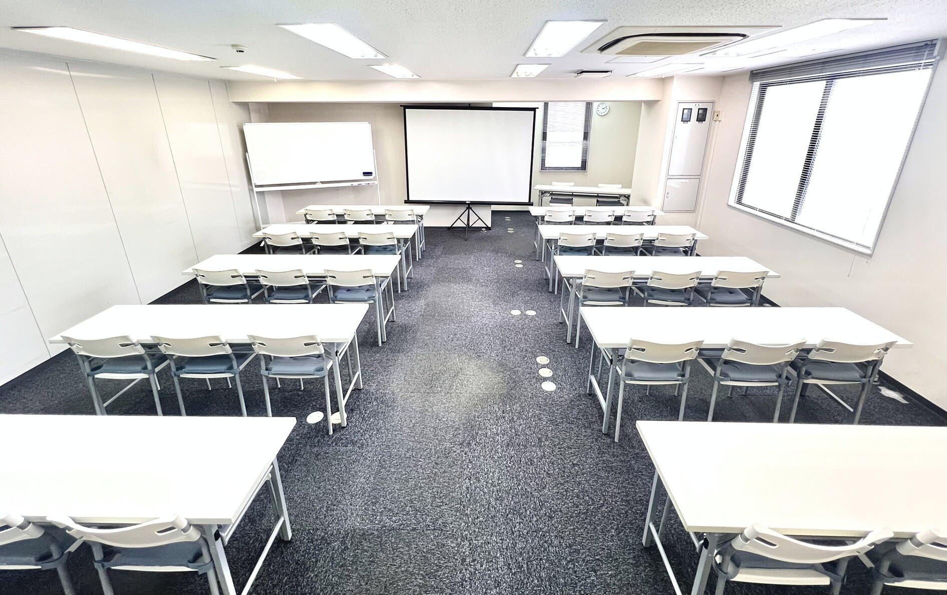 ☆NEW☆【本町駅から徒歩5分】大阪本町店 6階C会議室【会議・研修・試験会場・セミナーに】の写真1